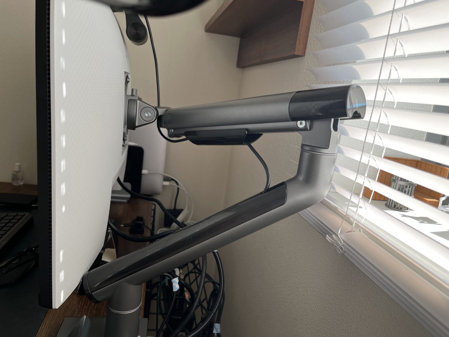 快適ワーク×iggyのモニターアーム「DA112」をレビュー！おしゃれなデスクを目指したくば、まずはモニターを浮かせよう！ | DG Nexus