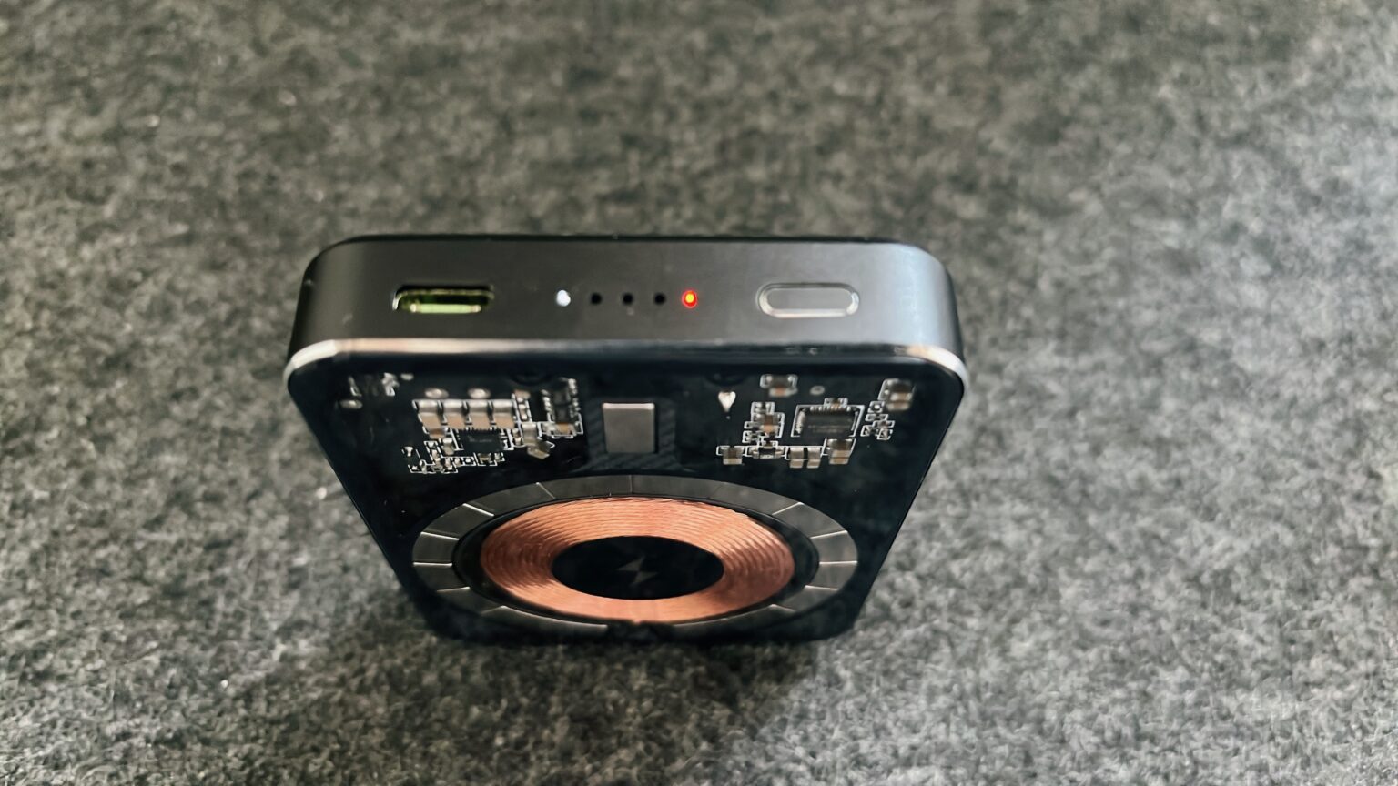 【iPhone 12/13 mini向け】MagSafe対応モバイルバッテリーの候補に入れるか？MODERNg「GeeThor」を徹底レビュー[PR] | DG Nexus